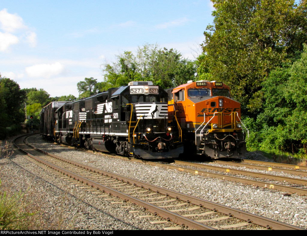 NS 5271 and 5278; BNSF 6841